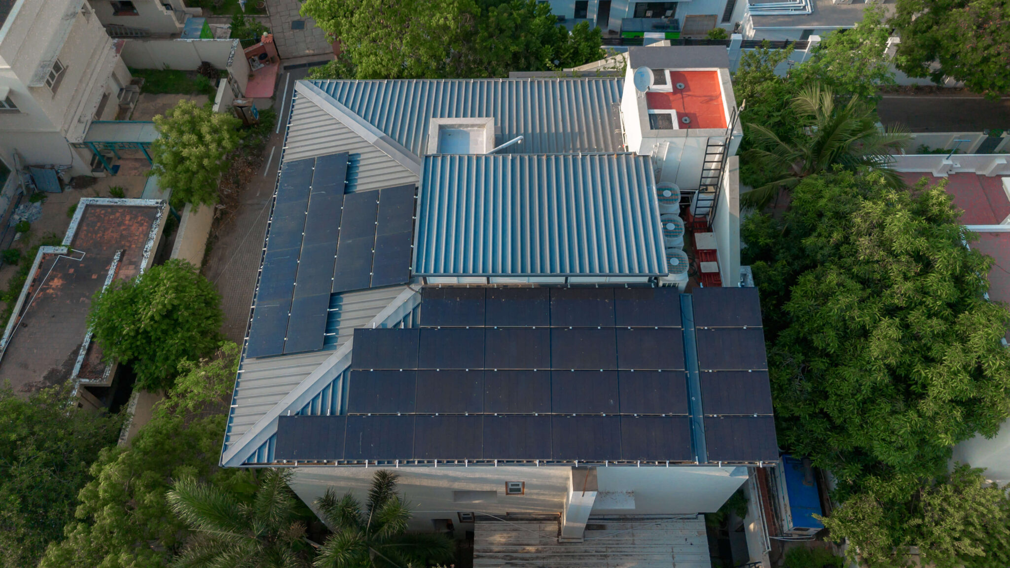 Sunmeister - Hybrid & off-grid Solar Power Solutions India